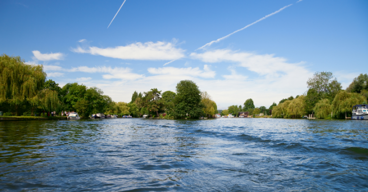 Luxury Boat Hire Thames: A Journey Along the River’s Timeless Curve ...